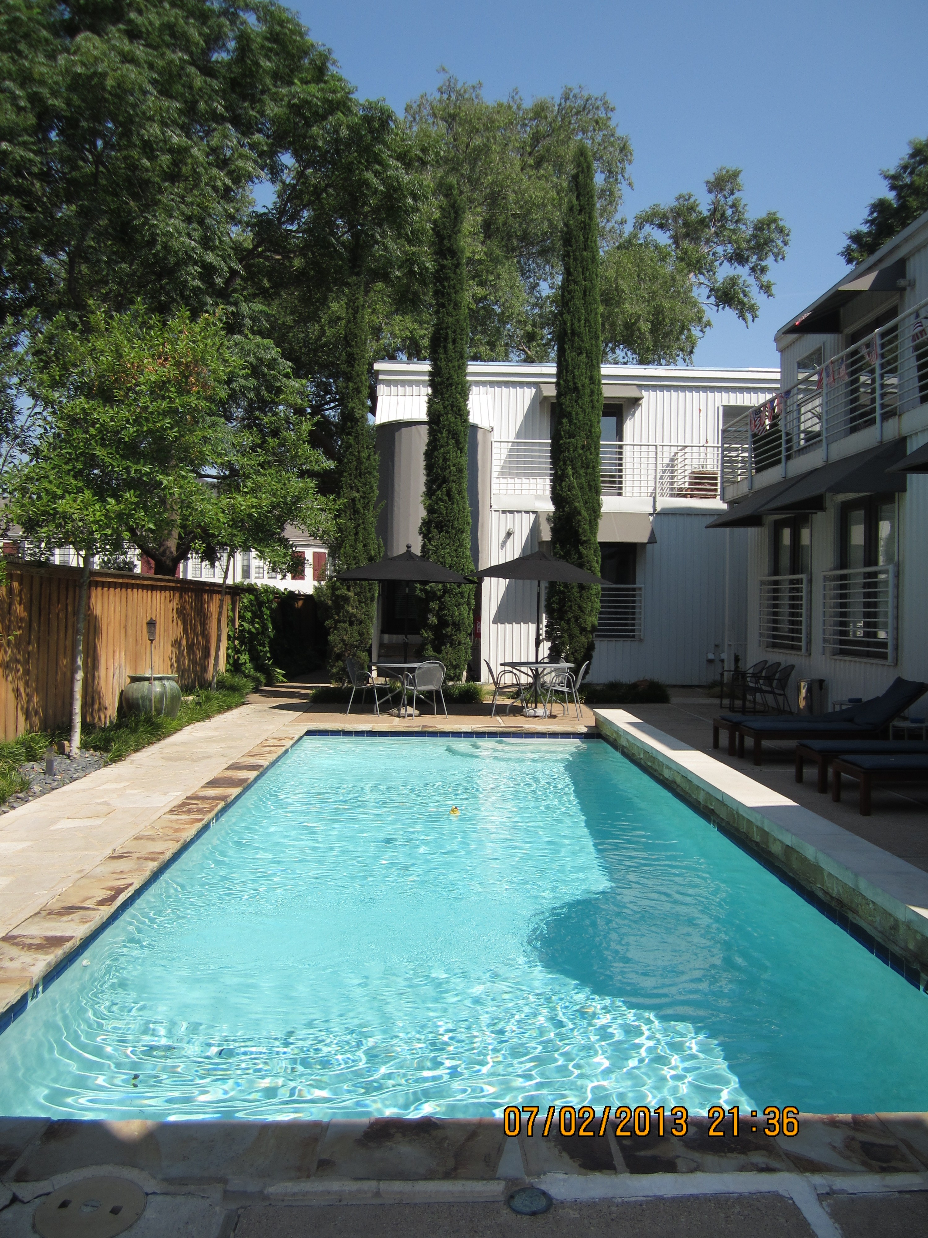 Candy's Lease of the Week: Gorgeous Unit in Mahanna Condos ...